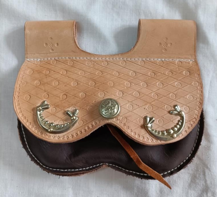 14th Century leather Kidney pouches - Corps Sutler